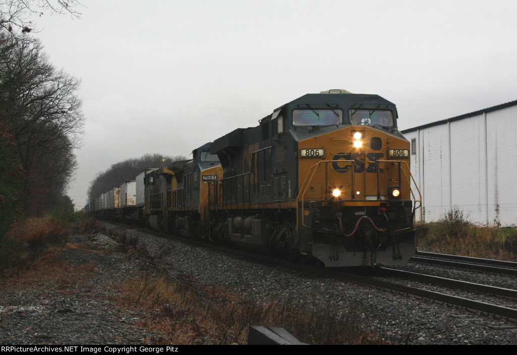 CSX Q032 with locomotive 806